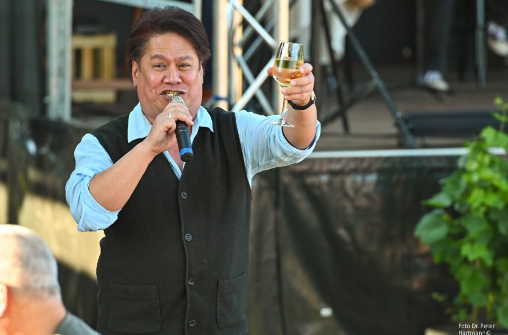 Keith Ikaia-Purdy › OperaetCetera.de